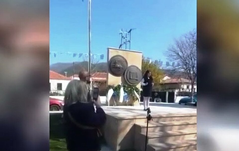 Παρέλαση 25ης Μαρτίου: Mαθήτρια είπε τον Εθνικό Ύμνο στη νοηματική