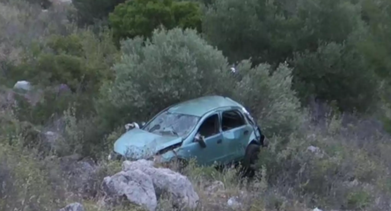 Σοκ στον Κορυδαλλό το ξημέρωμα: Αυτοκίνητο με 2 παιδιά σε χαράδρα