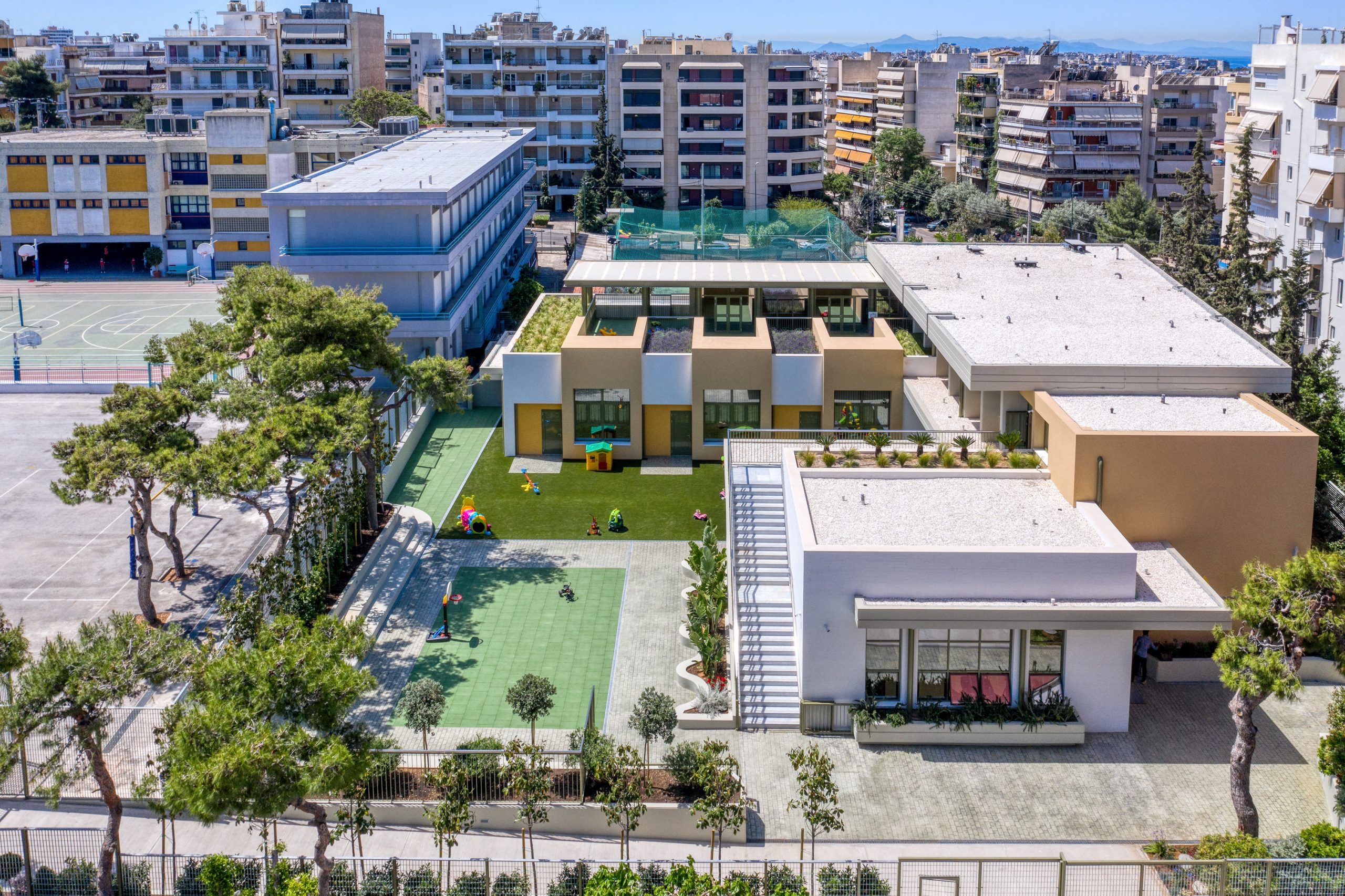 Η Λεόντειος Σχολή Νέας Σμύρνης "Σχολείο της Χρονιάς" με 4 βραβεία