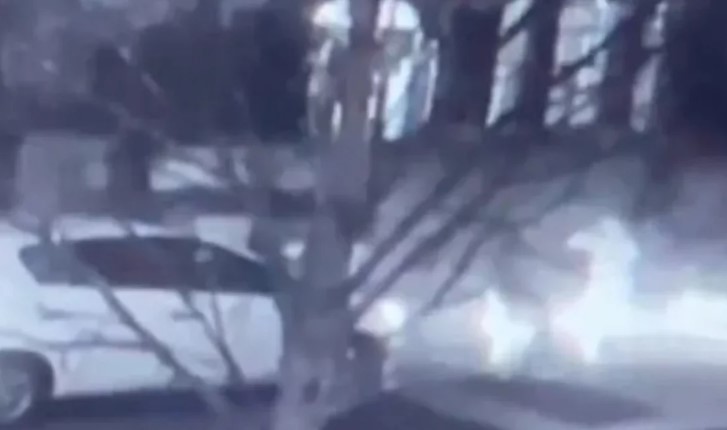 Βίντεο - σοκ: Άγνωστος ρίχνει καυστικό υγρό και τραυματίζει γυναίκα με ...