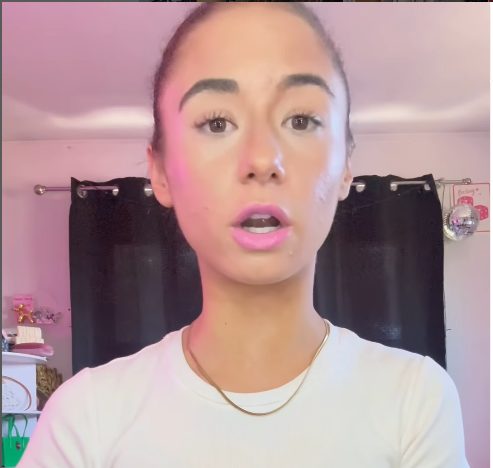 Οργή στις ΗΠΑ: Influencer απολογείται για το βίντεο που δείχνει νήπιο ...